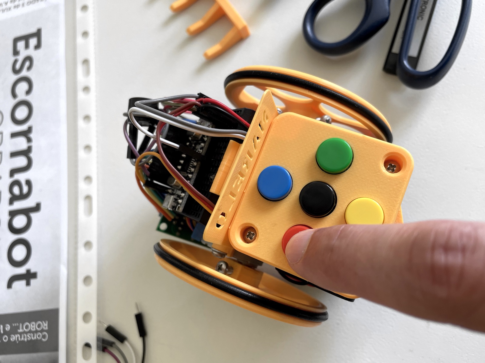 Programando o Escornabot Brivoi Audacius-DIY con botoeira – ROBOteach